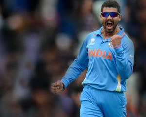 ravindra jadeja indian cricketer picture on LARGE PRINT 36X24 INCHES ...