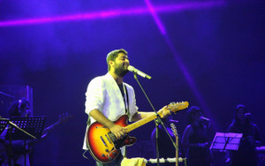 Arijit Singh Vinyl Poster Paper Print - Personalities posters in India ...