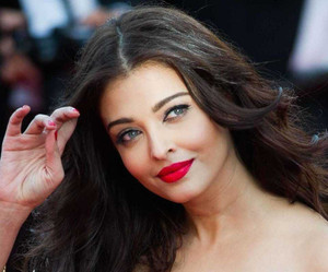 Beautiful Aishwarya Rai Vinyl Poster (Vinyl Paper Print, 18x24 inch ...