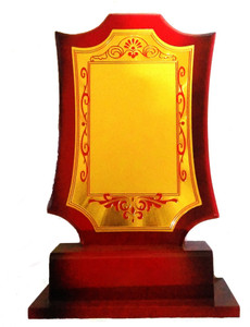 Be Win Wooden Red Diomond Shaped Small Momento For Sports Event ...