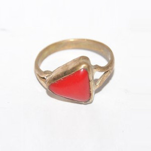 KUNDLI GEMS Triangle Coral Stone Ring Original Precious stone Moonga ...