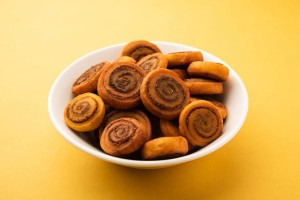 Royal foodery BHAKARWADI SMALL (1KG) Price in India - Buy Royal foodery ...