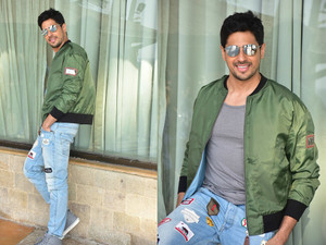 Siddharth Malhotra Poster MultiColor PhotoPaper Print 12 inch X 18 inch ...