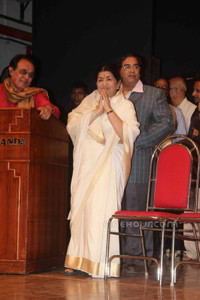 Lata Mangeshkar Poster MultiColor PhotoPaper Print 12 inch X 18 inch ...