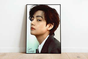 BTS V (Kim Tae-hyung) Premium Poster With Autograph ( 12x18 inches ...
