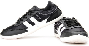 GLOBALITE Wings Ace Walking Shoes For Men - Buy Black Color GLOBALITE ...