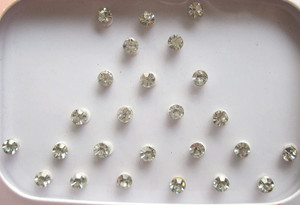 ab beauty house White Stone Bindi For Women Girls 52 Bindis Medium Head ...