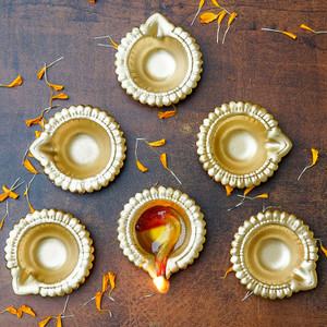 StatueStudio Metal Diya Set of 6 Diyas Pooja Oil Lamp For Diwali Gift ...