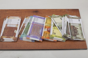 Velinor Combo: 120 Nakli Indian Currency Notes for Play - Assorted ...