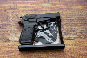 FITUP ™Z83 BZZ Pistol Shaped with Barrel Pull Back System Full Metal ...