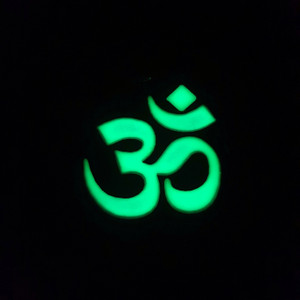 Glow Nest Om Sign Glow in Dark Night Glow Key Chain Price in India ...