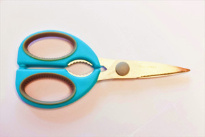 ROOTS GT 1966 Broad Blade Vegetable / Fish Cutting Feature Scissor with ...