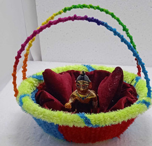 SHYAM Laddu Gopal WOOLLEN Basket With Double Handle,Gaddi,Two cushion ...