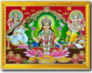 GLSTRINGART Goddess Lakshmi, Saraswati & Lord Ganesha, HD Printed ...