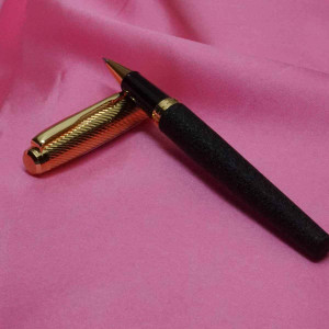 Gold Leaf 8051Golden Designer Cap Black Fountain Pen With Fine Nib ...