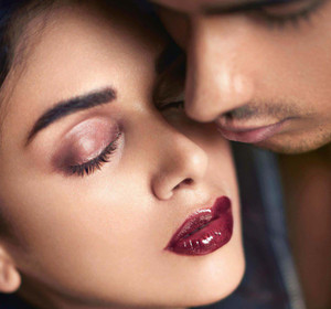 Aditi Rao Hydari Poster Multicolor Photo Paper Print Poster ...