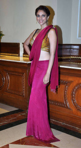 Aditi Rao Hydari Poster Multicolor Photo Paper Print Poster ...