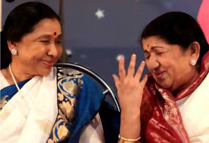 Poster Lata Mangeshkar & Asha Bhosle sl-13172 (LARGE Poster, 36x24 ...