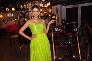 Aditi Rao Hydari poster Multicolor Photo Paper Print Poster ...