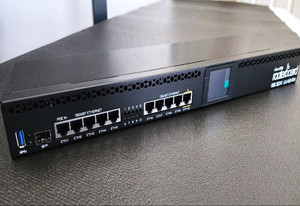 MikroTik RB3011UIAS-RM 10xGigabit 1 SPF Router with LCD Router 5 GHz, 2 ...