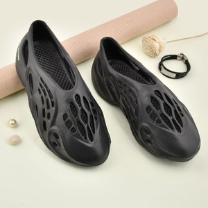 Lucasa foam runner Ochre clay features injected EVA foam.Crocodile ...