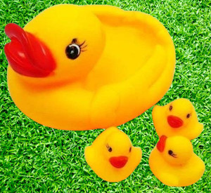 vworld Chu Chu Duck Family Bath Toys Non-Toxic Rubber Squeezy Bathtub ...