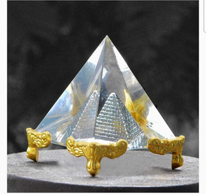 Shree Jee PYRAMID CRYSTAL CLEAR GLASS WITH GOLDEN LEGS 6*6 CM FOR ...