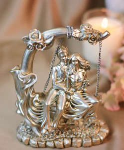 SASSIE SILVER COUPLE FIGURINE - CUTE LOVERS SWING ON TREE Decorative ...