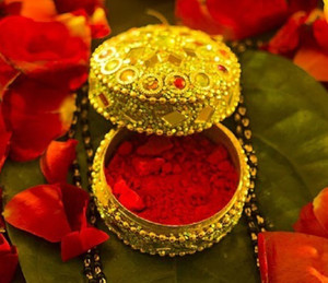 Amaryllis Red Sindoor Dibbi/Kumkum Box Sindoor Price in India - Buy ...