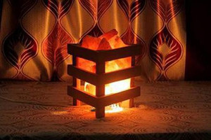 Sajao Ghar Carved on Dark Pine Wood, Filled with Salt Chunks Table Lamp ...