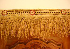 USIRA paddy toran,3.5 feet bhattada toran with maroon flowers Toran ...