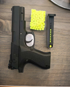 Pinatela Airsoft Mouser Gun with Extra Bullets - Endless Shooting Fun ...