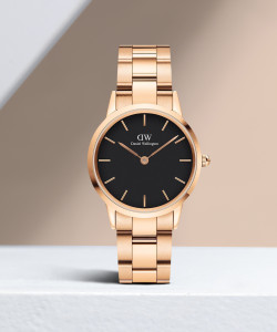 DANIEL WELLINGTON 32mm Rose Gold Black Iconic Link Black color Round ...